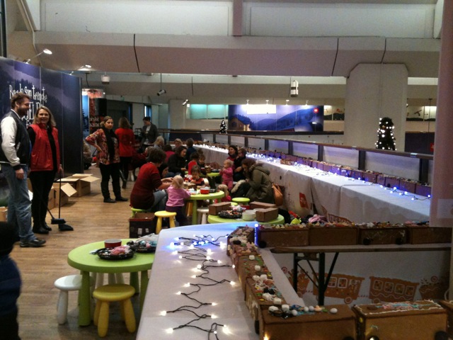 My Oslo: The World's longest gingerbread train at the Oslo Central Station!