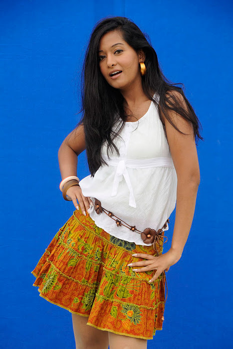 Preetika Rao Photos In White Top Skirt - Cameoshoot Gallery