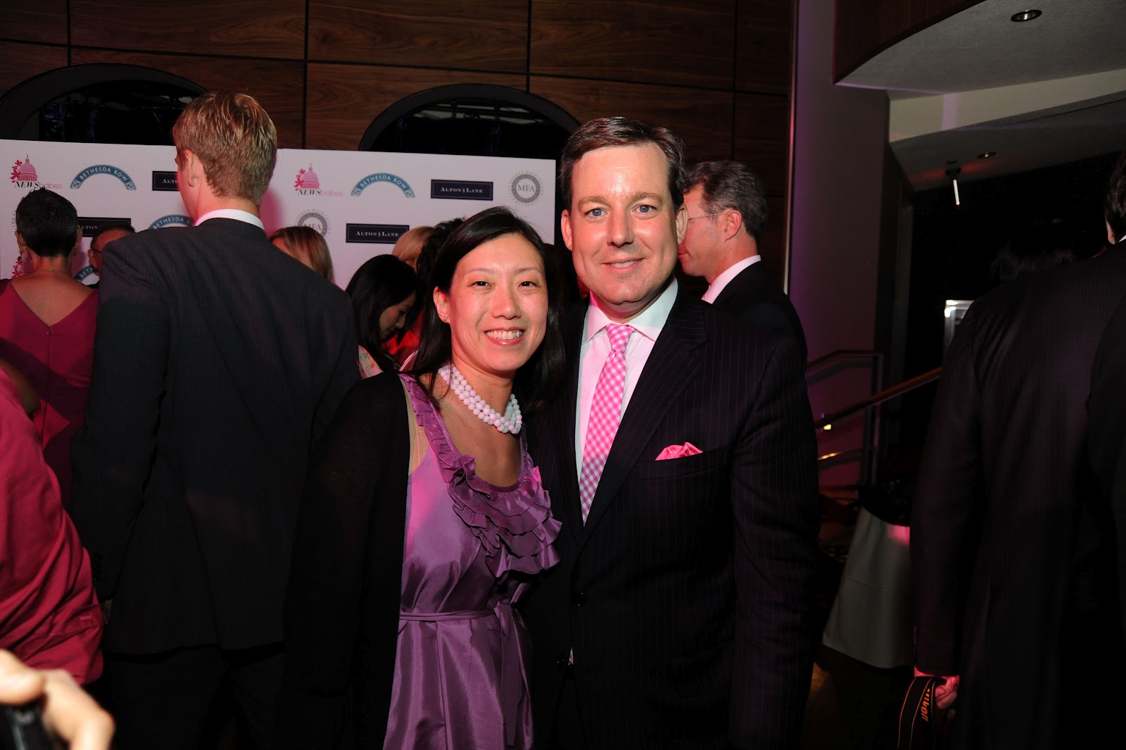 HOLLYWOOD ON THE POTOMAC: Newsbabes and Newsmen in Pink, yes Pink