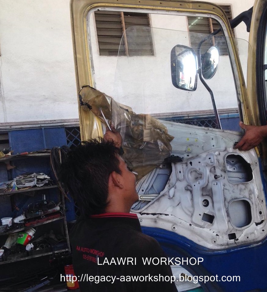 Pemasangan Cermin Tingkap Lori - LAAWRI WORKSHOP