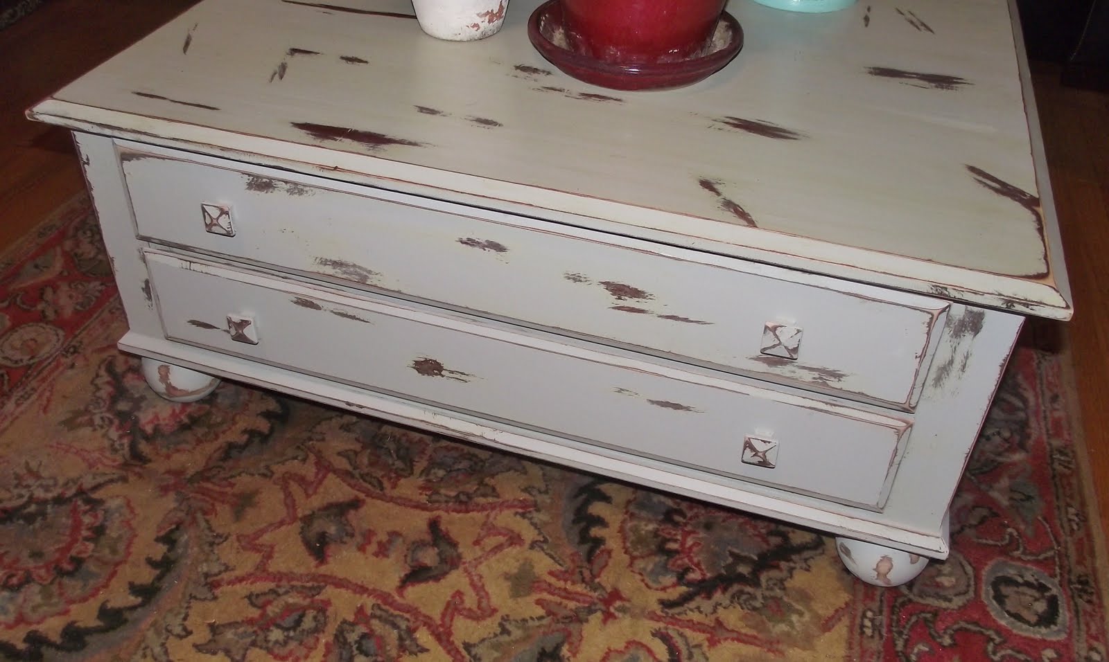 Serendipity Chic Design: Eclectic coffee table