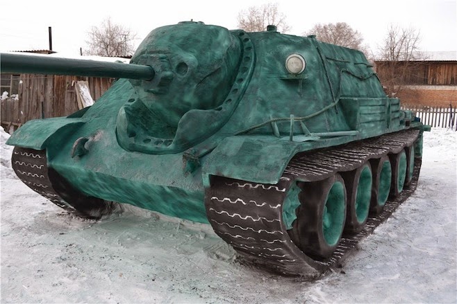 Remaja Rusia Ini Bikin Tank Ukuran Asli Dari 20 Ton Salju | LIAT AJA