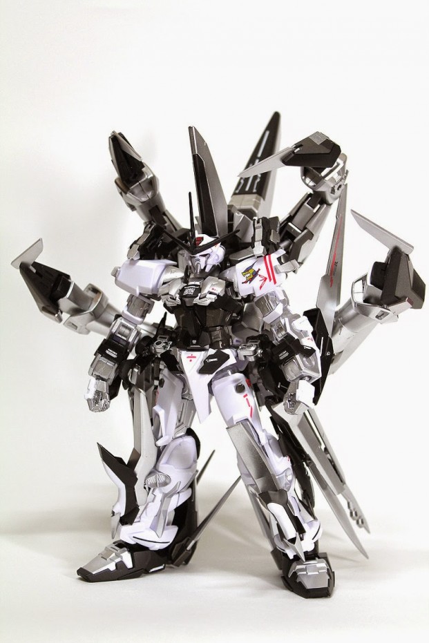 Custom Build: 1/144 Gundam Astray Silver Frame