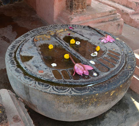 Inspiration of Freedom: SIRIPADA PUJA (Bersujud di kaki Guru Sejati)