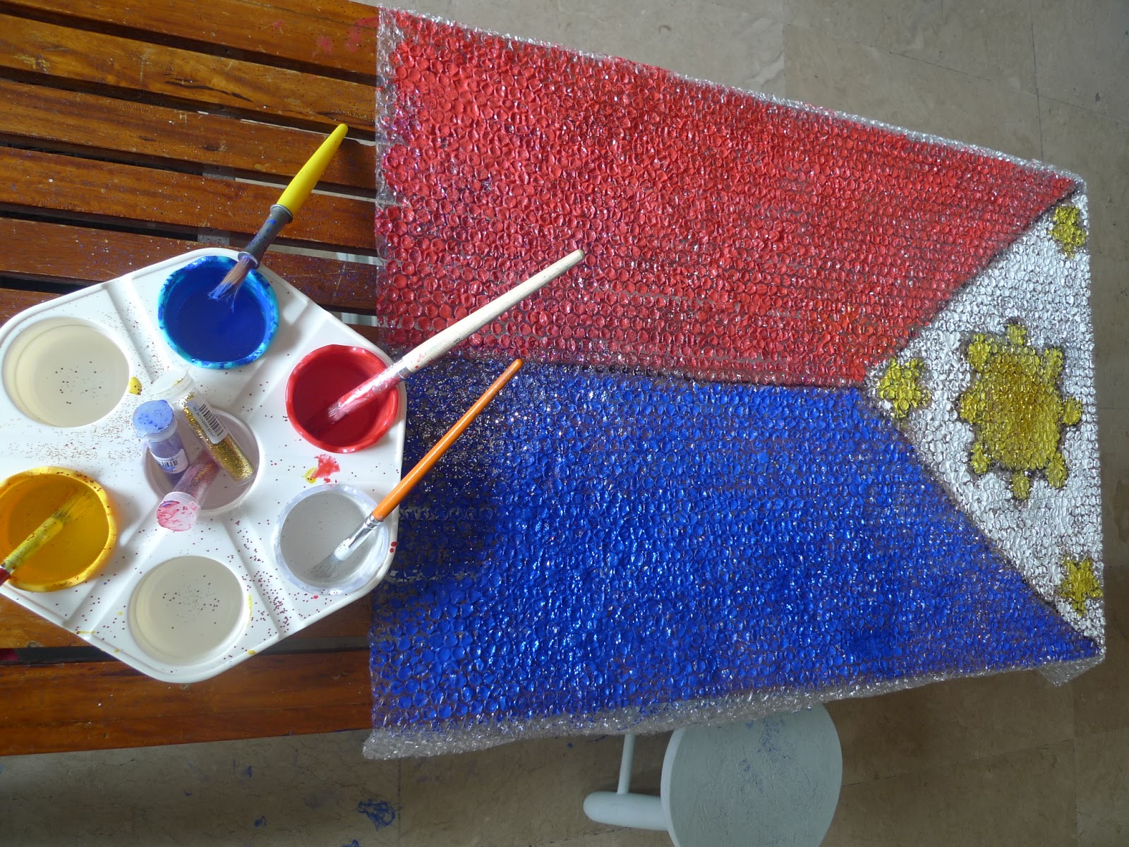 DIY Corporate Mom: Holiday Play: Bubble Wrap Flag