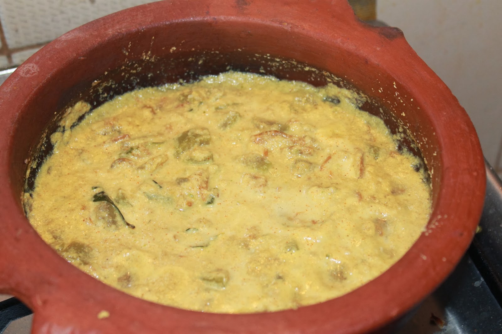 My Kitchen Treasure: Churakka unakka chemmeen curry / Bottle gourd and ...