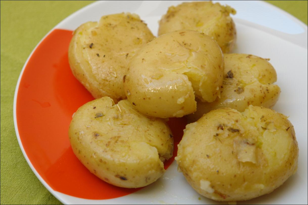 Hoje para jantar ...: Batatas a Murro com Alho e Orégãos