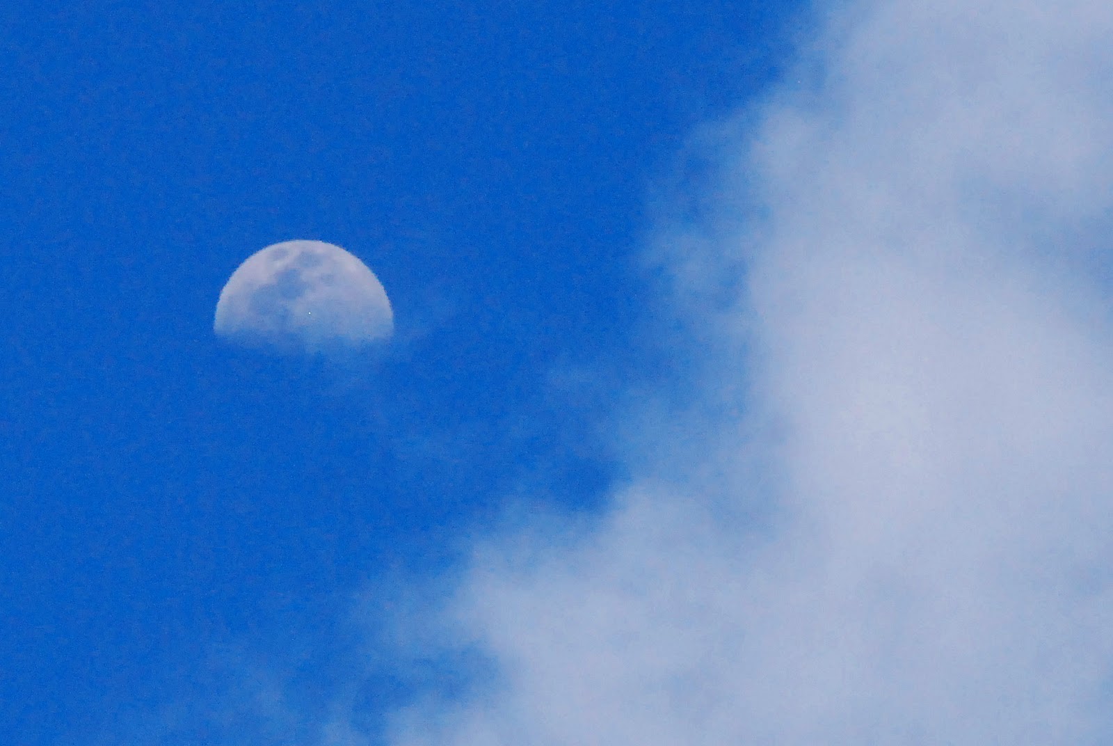 Física 1011 (Tutor virtual): Observe la luna de día