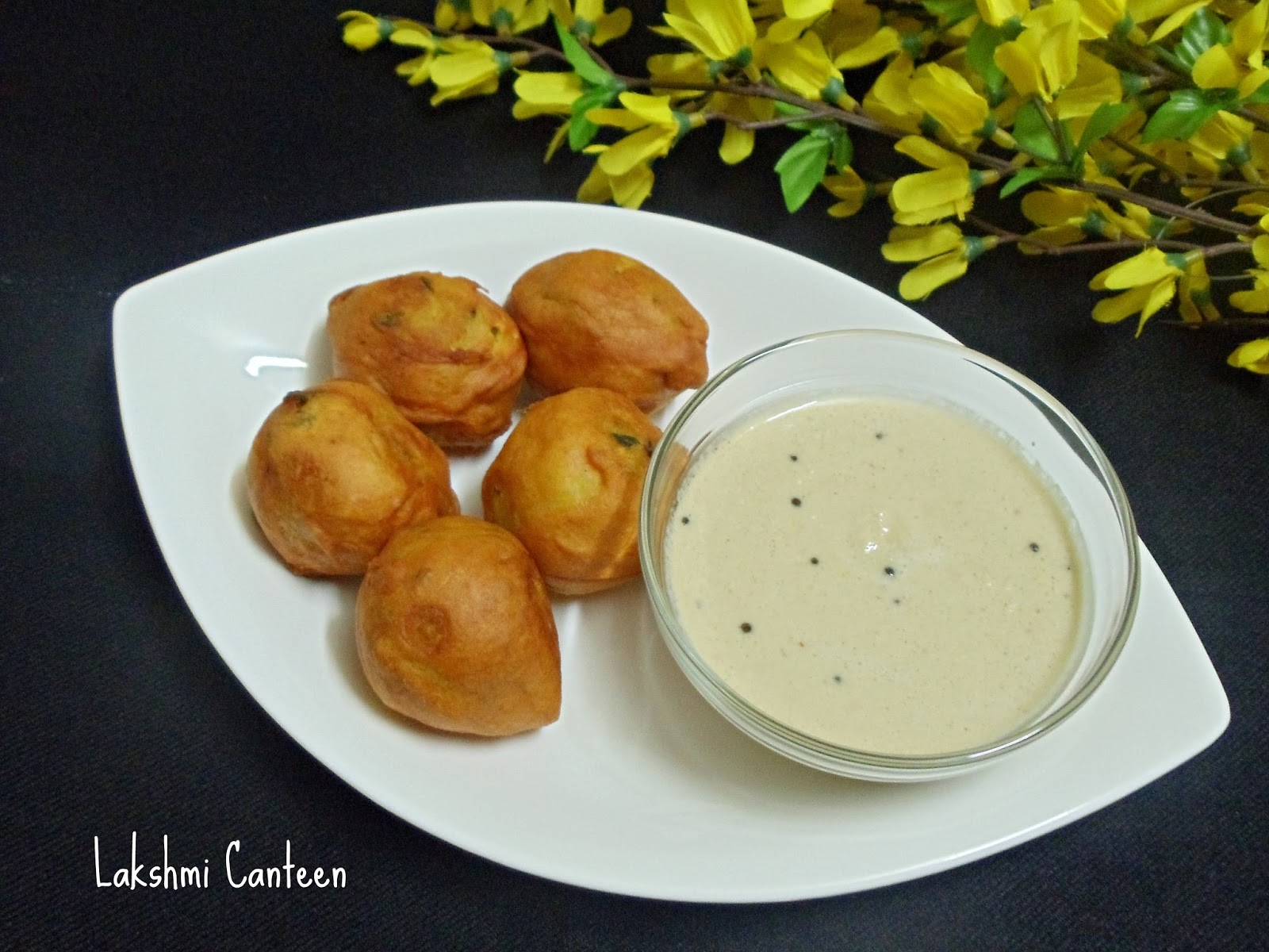 Lakshmi Canteen: Batate Ambado (Potato Fritters)