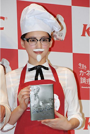 Haruka Ayase ber-cosplay ala Colonel Sanders KFC - © JPC Project