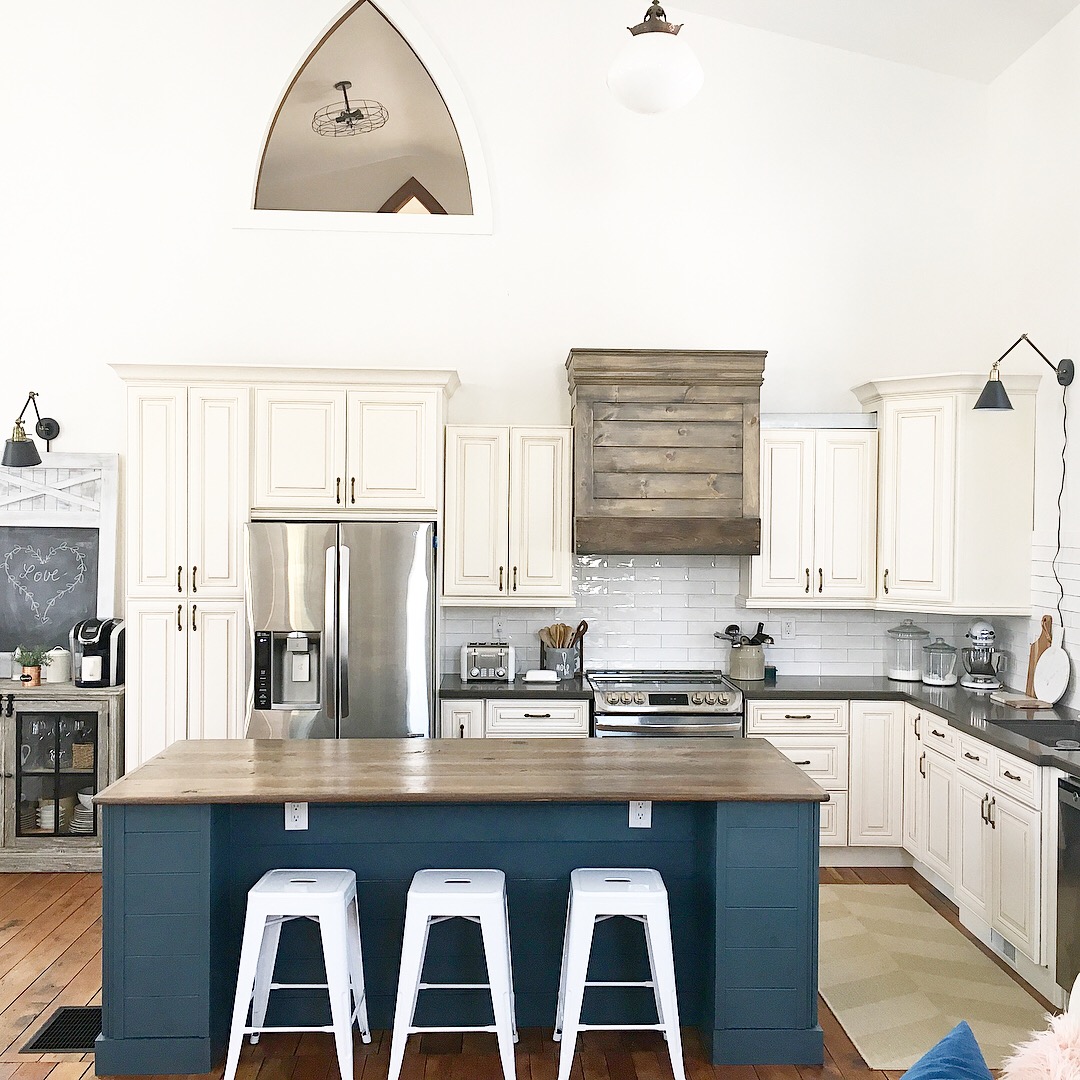 White Wood : Our DIY range hood cover