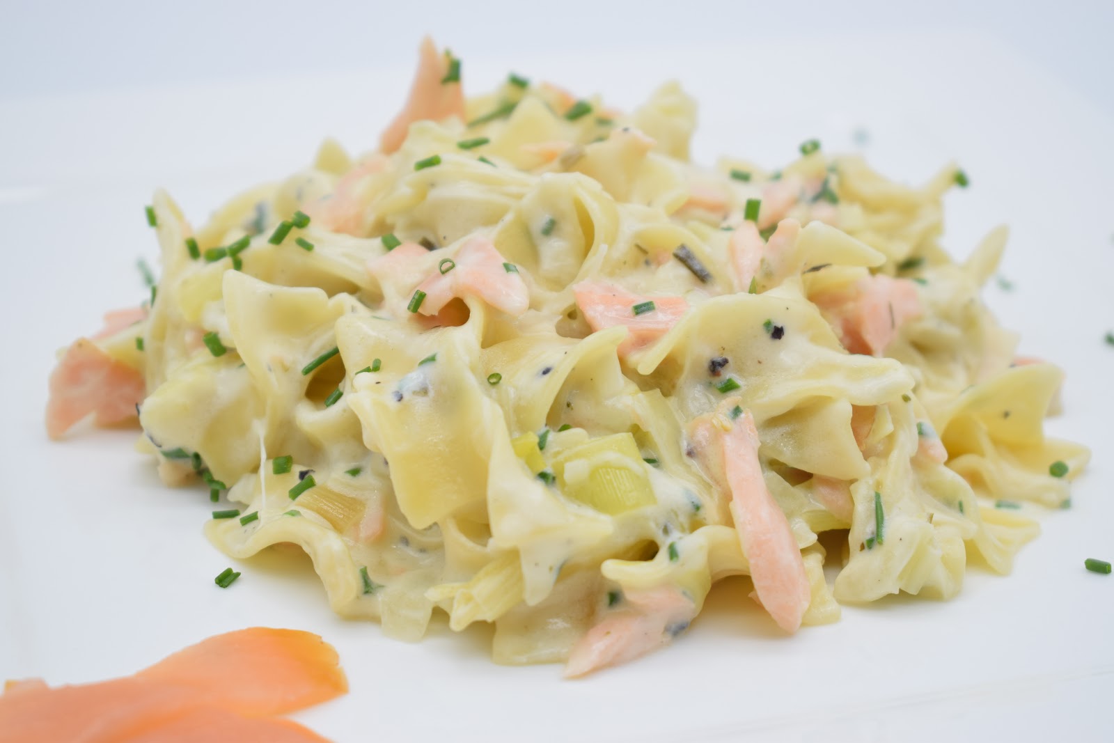 Romige pasta met kruidenkaas en gerookte zalm - Creamy pasta with herb ...
