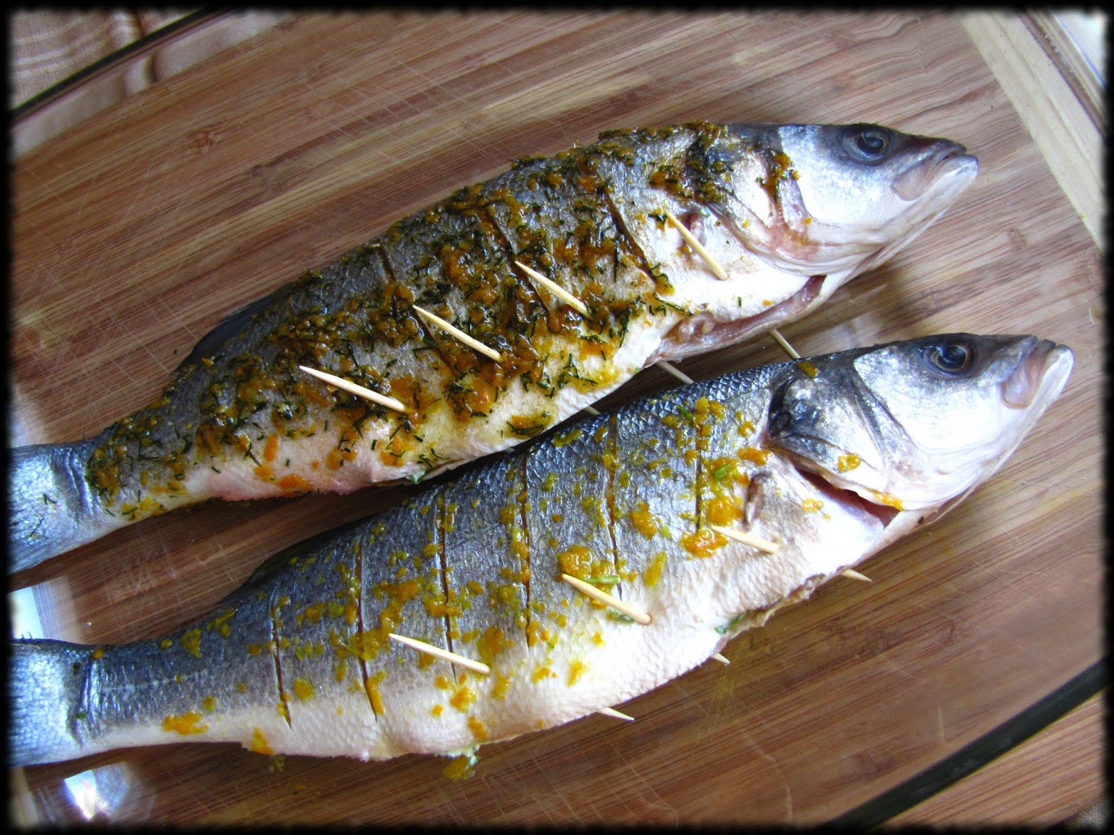 Szczęśliwa kuchnia: Pieczony labraks na dwa sposoby (okoń morski ...