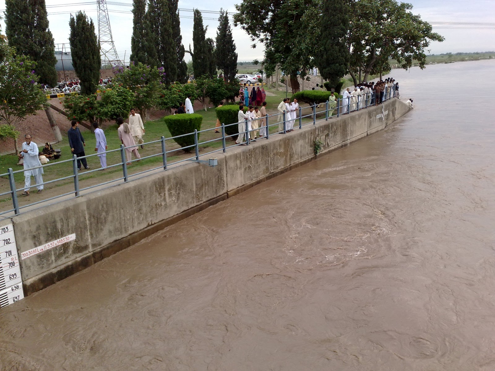 Inam's Water World: A barrage for nothing