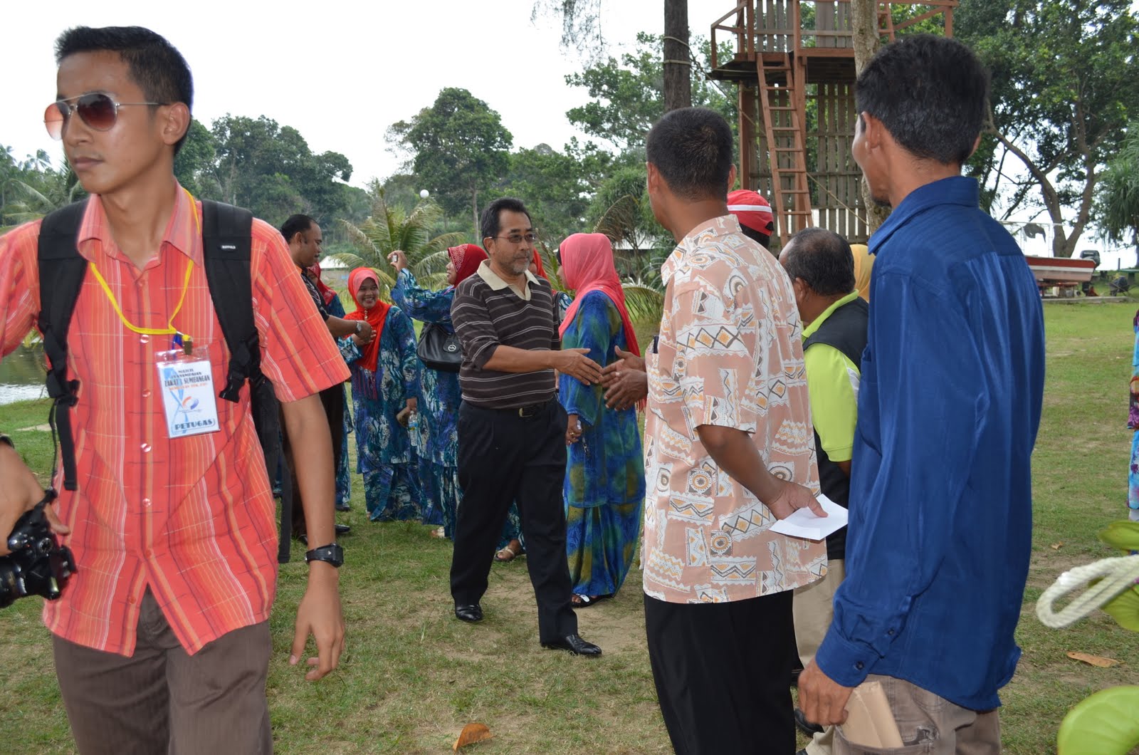 CHEDOQ BEACH RESORT: JAMUAN MAKAN TENGAH HARI TYT DATO' SRI DR ...