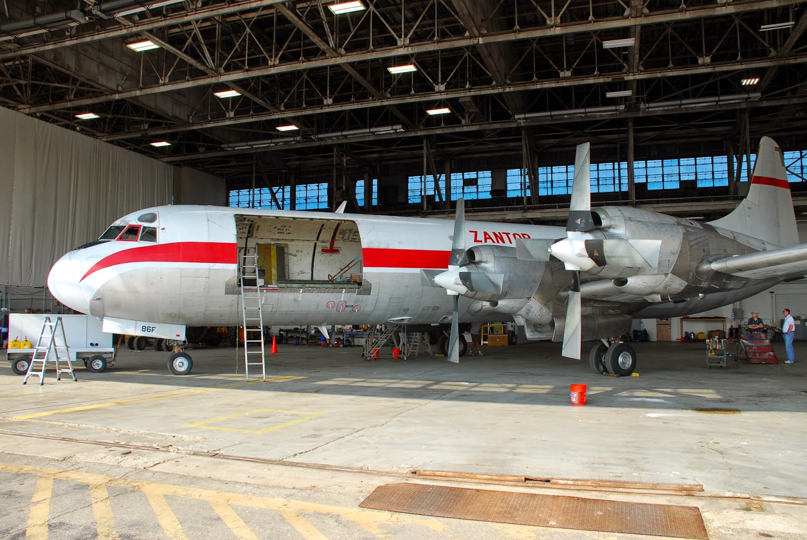 KGRR Airport Pictures: Zantop Lockheed Electra II