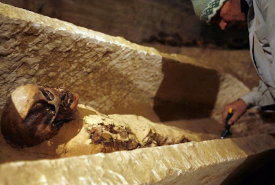 Mummy Powder and the Household Use of the Egyptian Dead