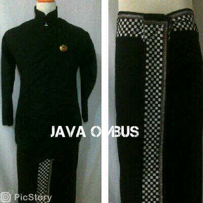 BUSANA JAWA SURJAN LURIK : Surjan Hitam Polos dan Jarik Motif Poleng