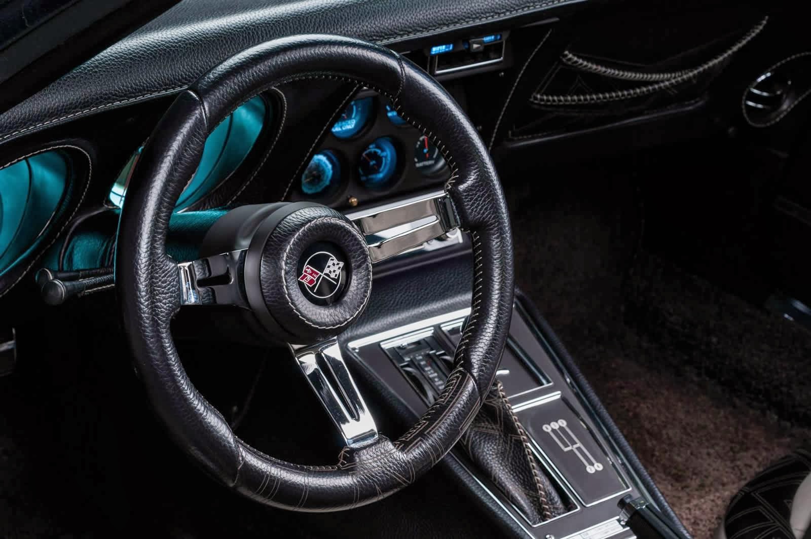 '76 Vette's Interior Customized by Vilner : ebeasts.com