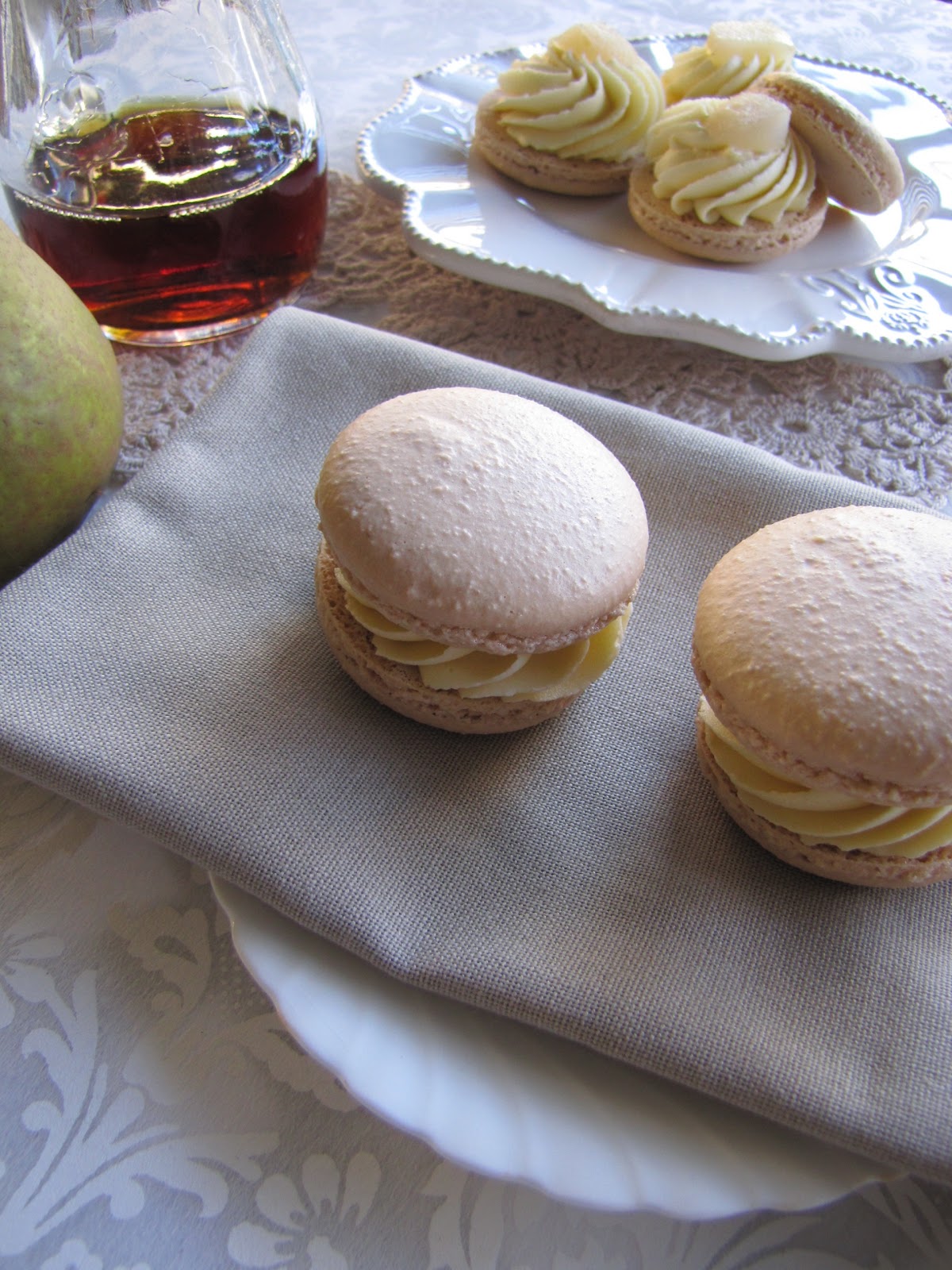 my button cake: maple & pear macarons