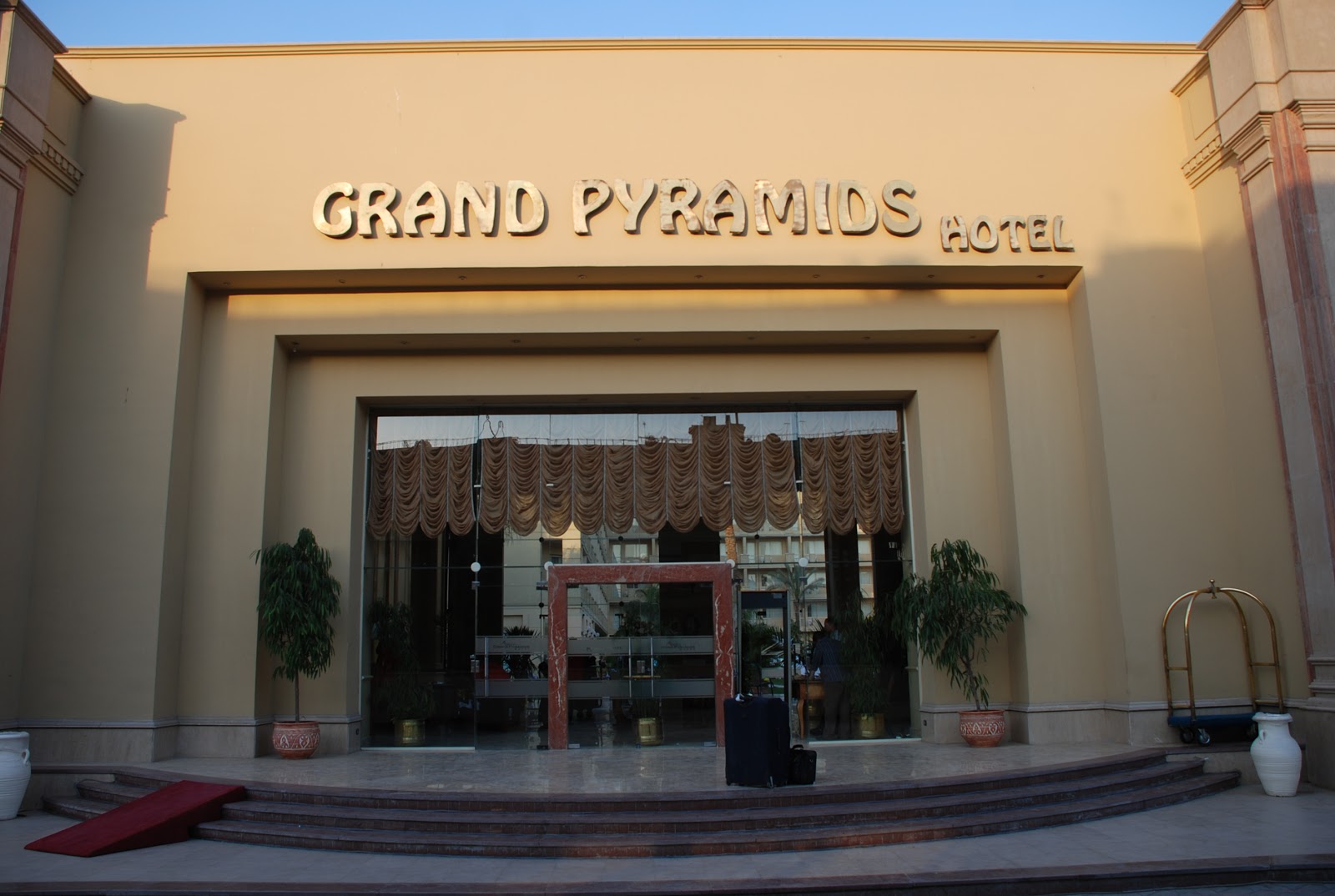 Hotel reservations for New Year | Grand Pyramids Hotel