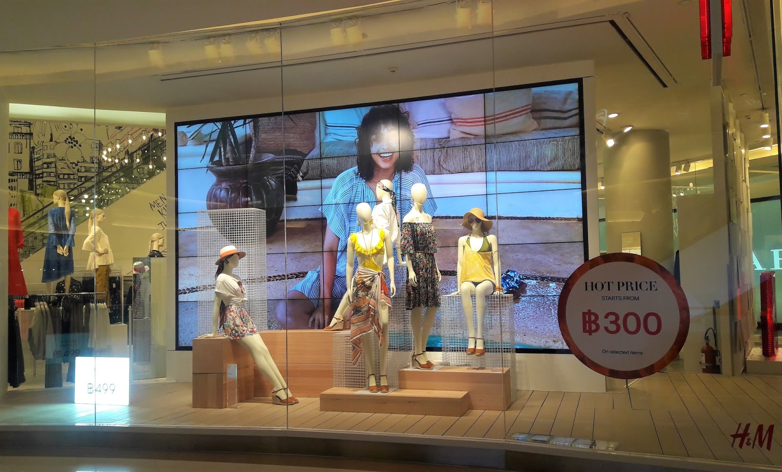 H&M window display in Siam Paragon Bangkok