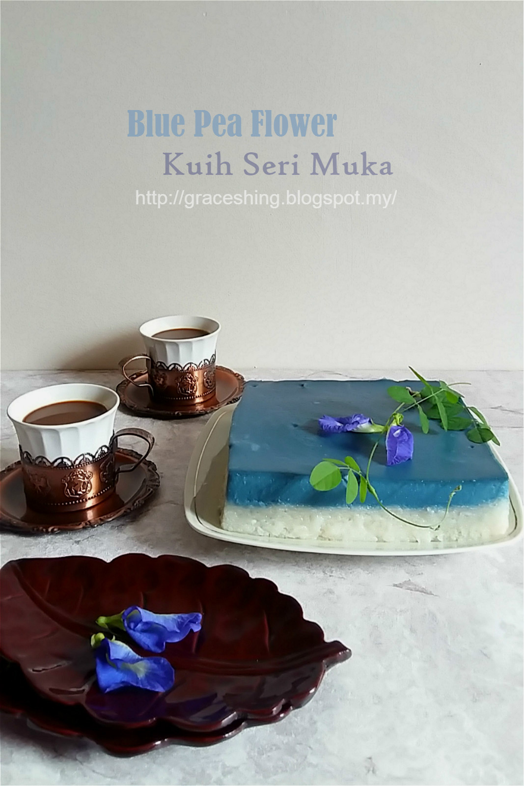 Grace's Blog 欣语心情: 蓝花双层糯米糕 Blue Pea Flower Kuih Seri Muka