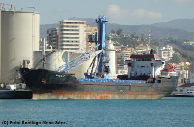 Barcos en Málaga: Aastun y Tina C cargan en Málaga. Desguace del Nika Z.