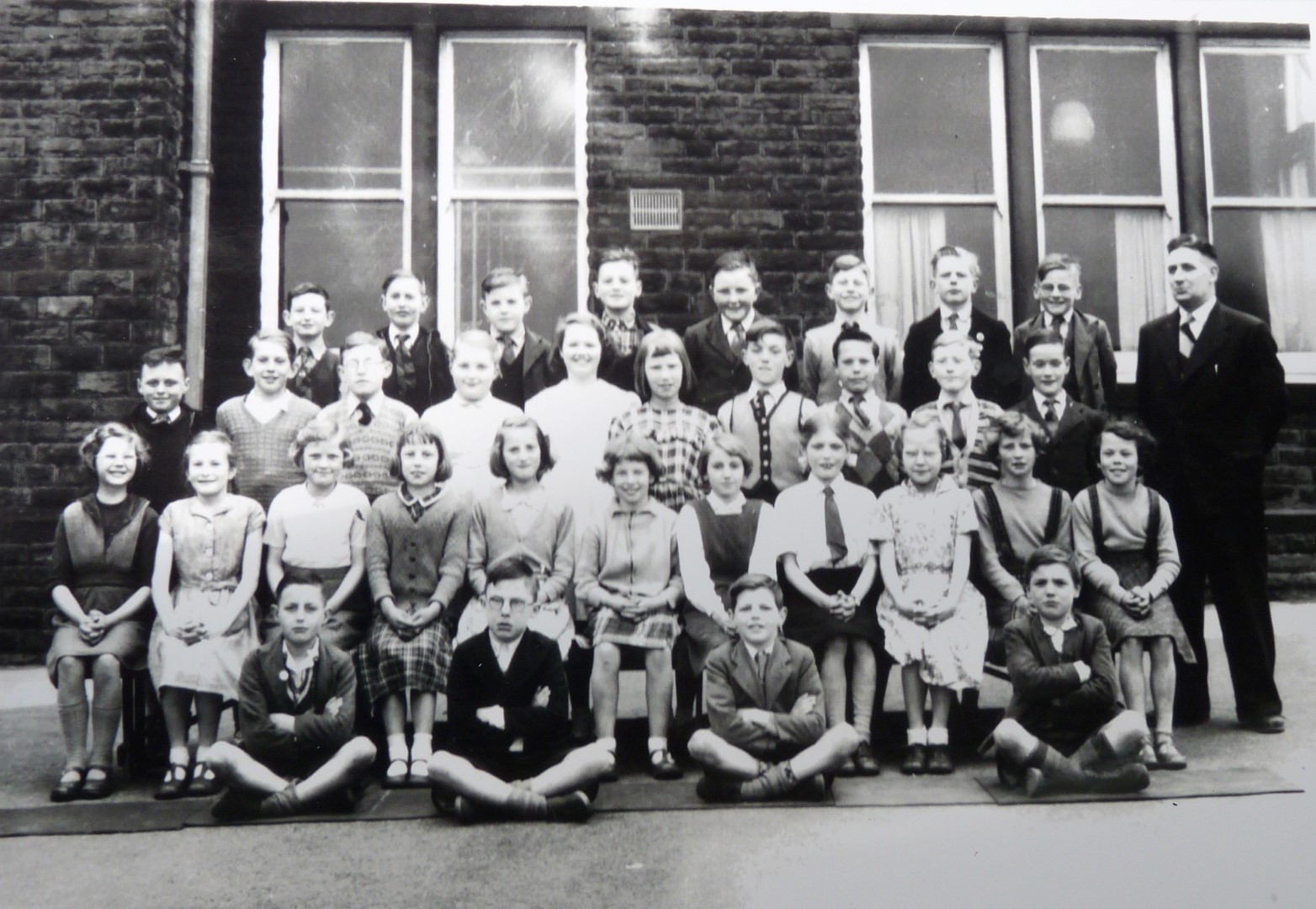 Haslingden Old and New...: HELMSHORE COUNTY PRIMARY SCHOOL STUDENT PHOTOS