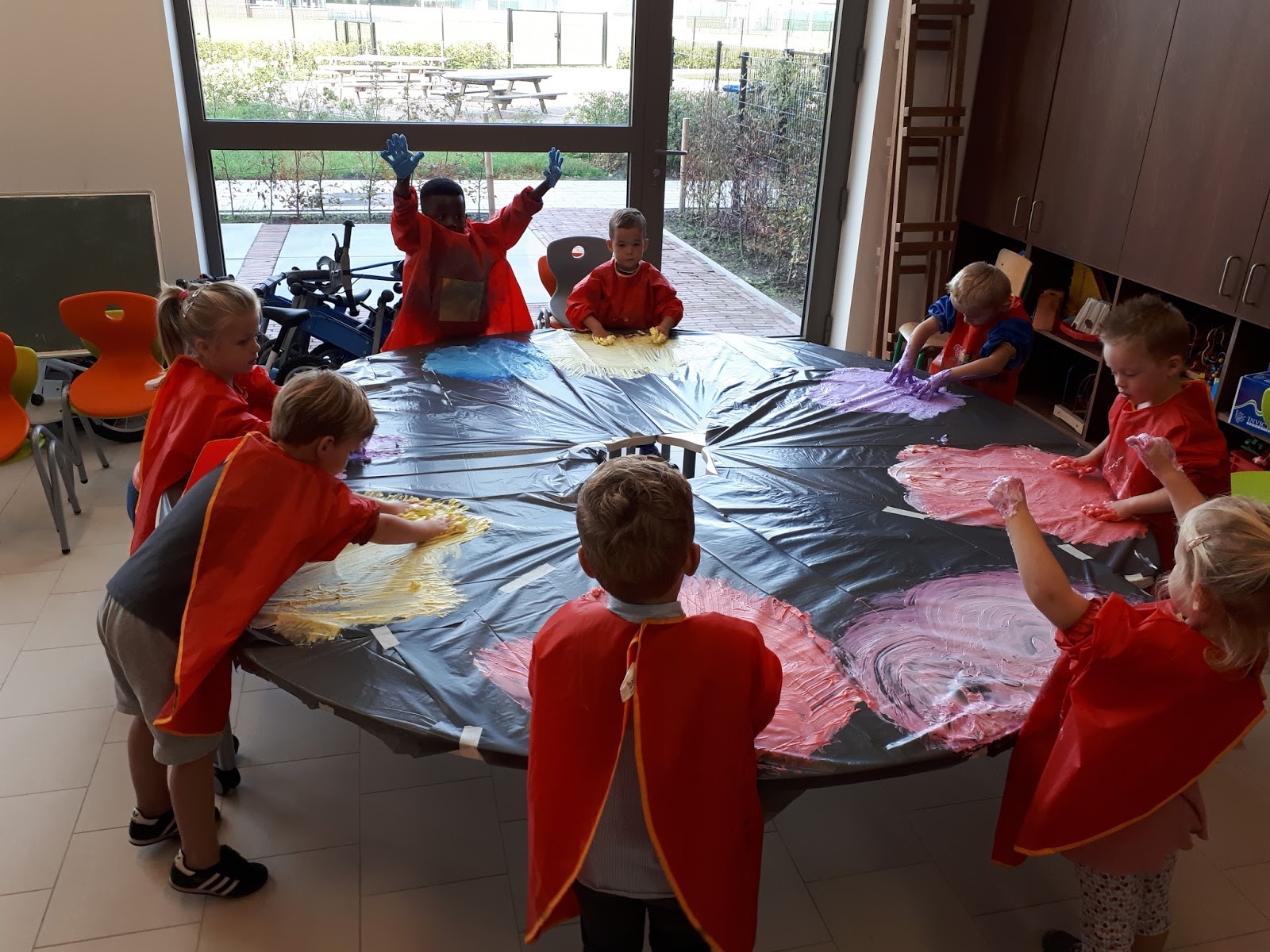 Schrijfdans: Schrijfdans Zandbergje 2de kleuterklas