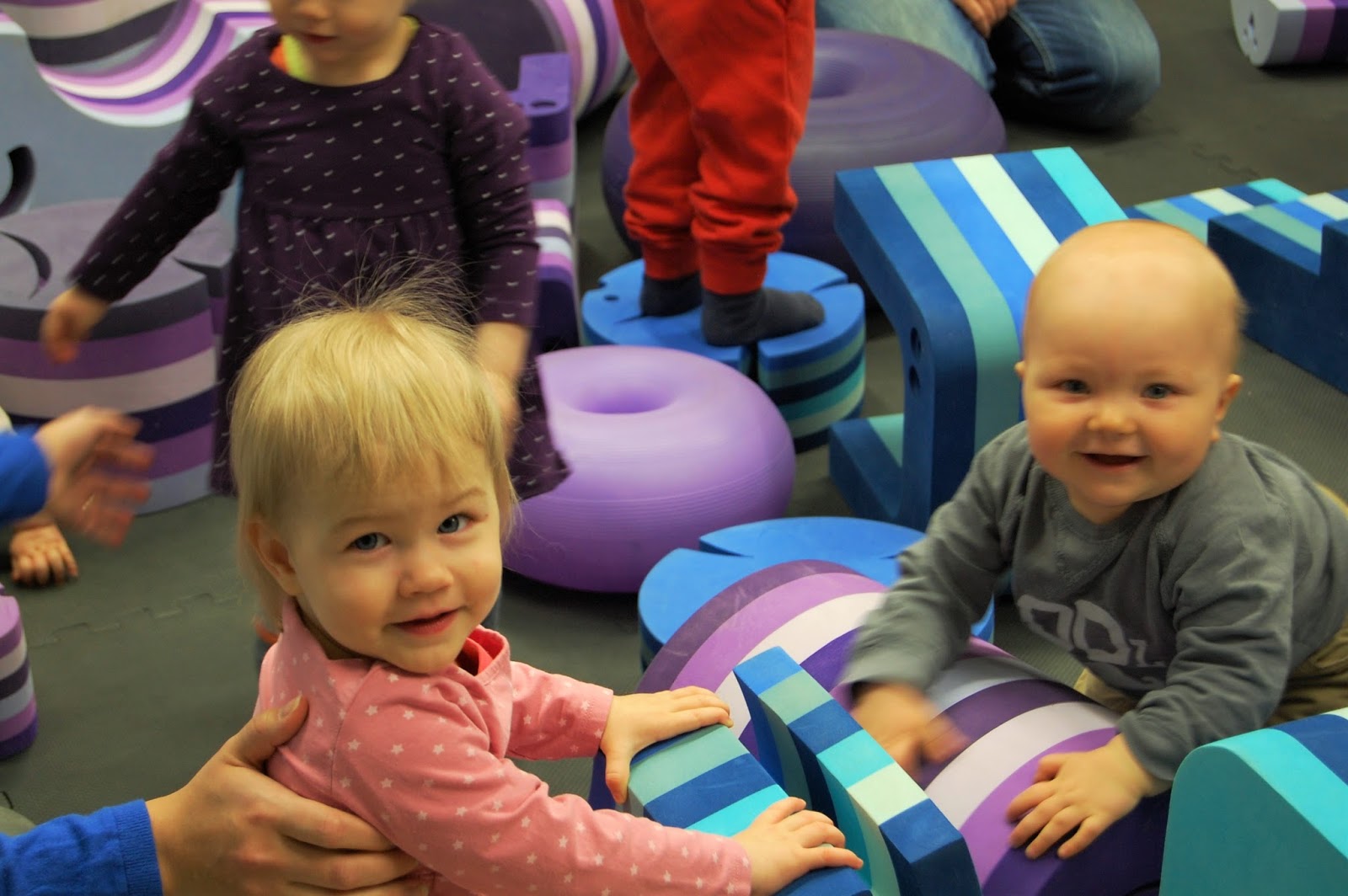 Projekti Baby: Tumbling Time Leikitystilaisuus