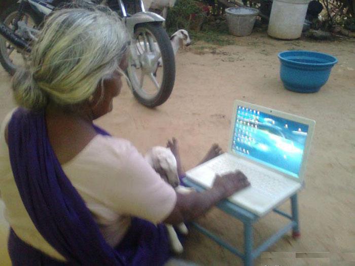 old women working in laptop | FUNNY TWEEK