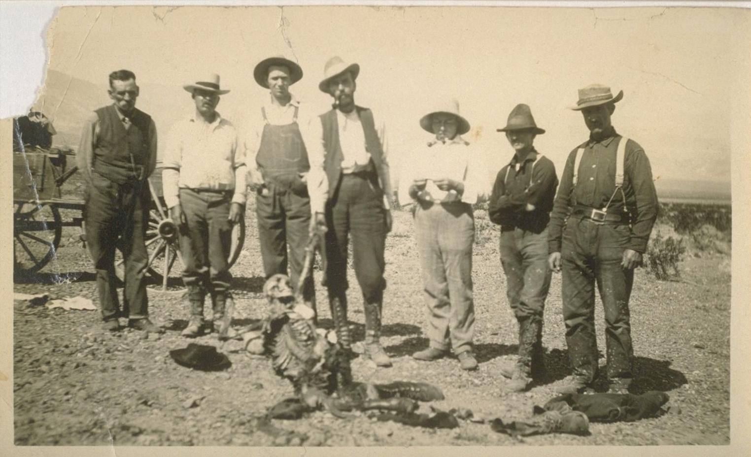 Amazing Vintage Photographs Documented a Road Trip Through Death Valley ...