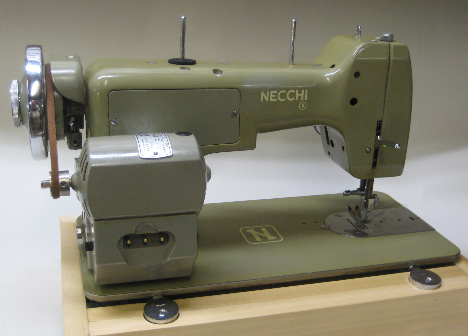 MI Vintage Sewing Machines: Necchi BU Mira (1954)