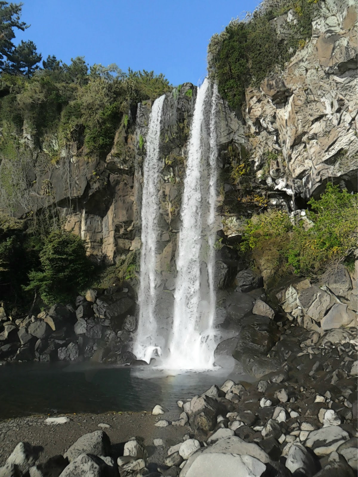 Basic Information about South Korea: Jeongbang Waterfall