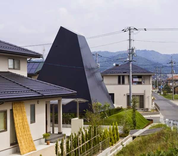 Saijo The Unusual Modern Japanese House Design: Pyramid Shaped House ...