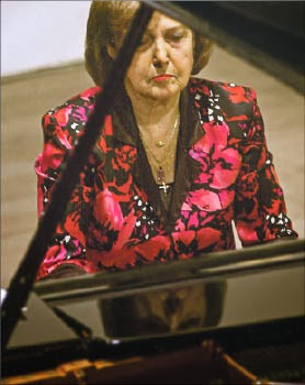 NOTICIAS Y EFEMERIDES MUSICALES Y DEL CINE: PÍA SEBASTIANI, UN 27 DE ...