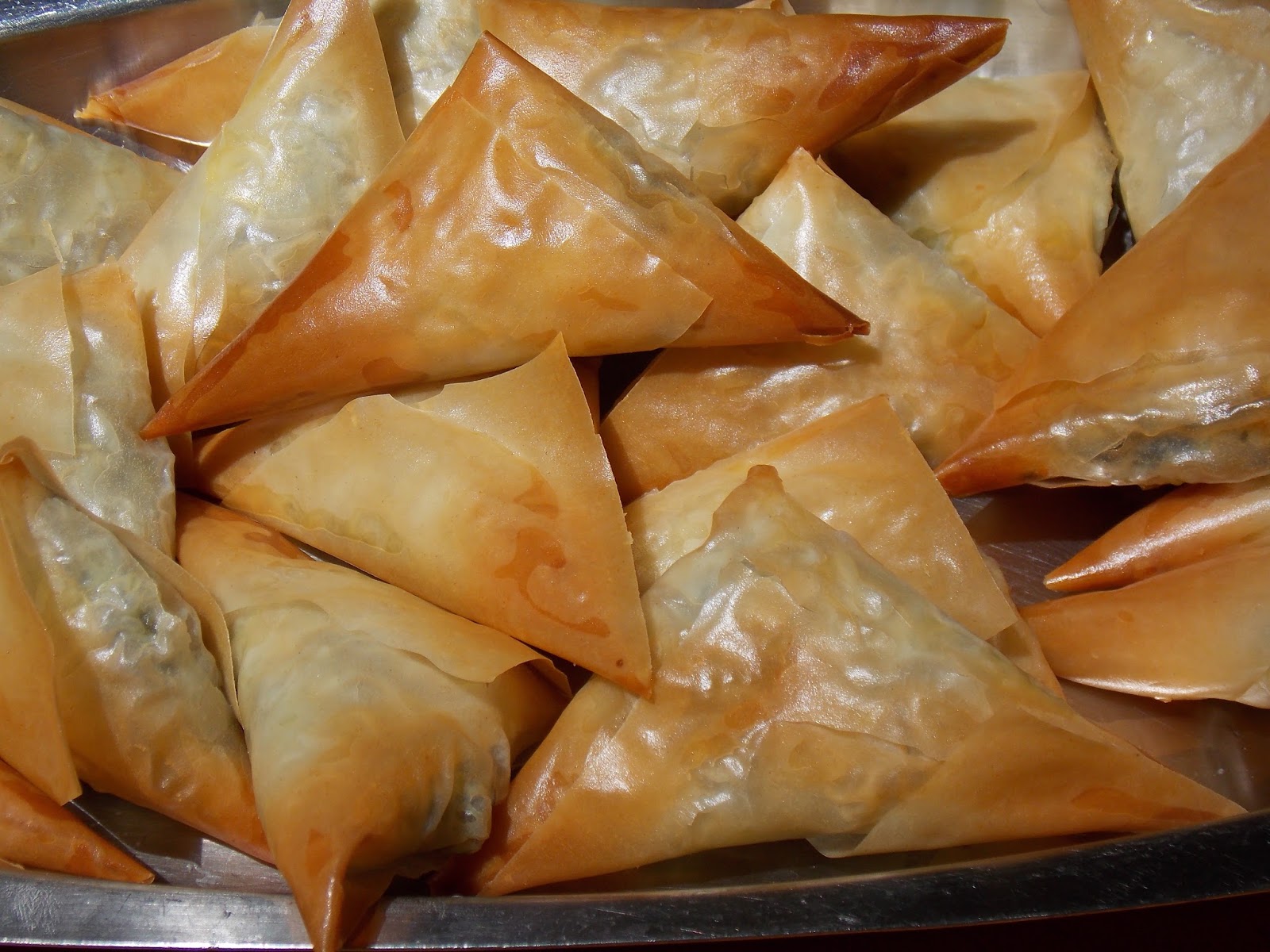 Involtini di pasta fillo con spinaci e feta | Apriti Sesamo - Cucina ...