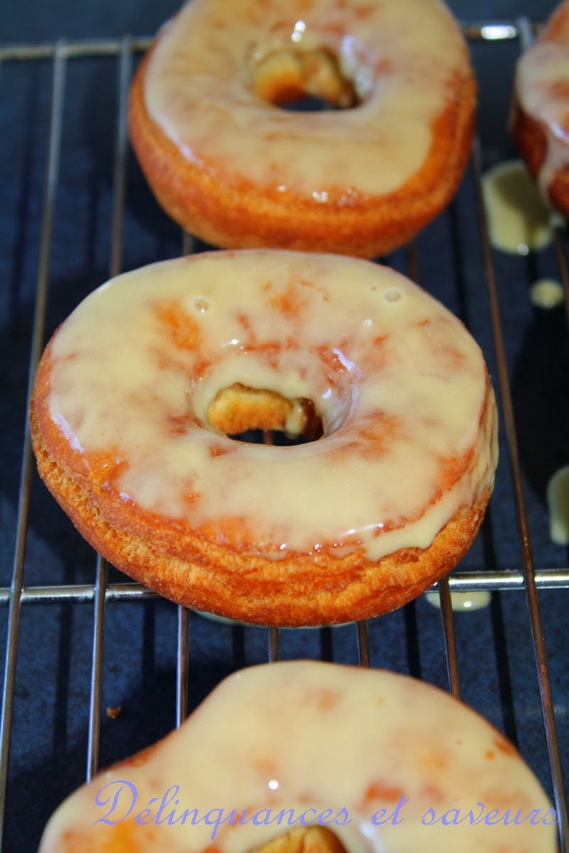 Délinquances et saveurs: Beignes glacés à l'érable