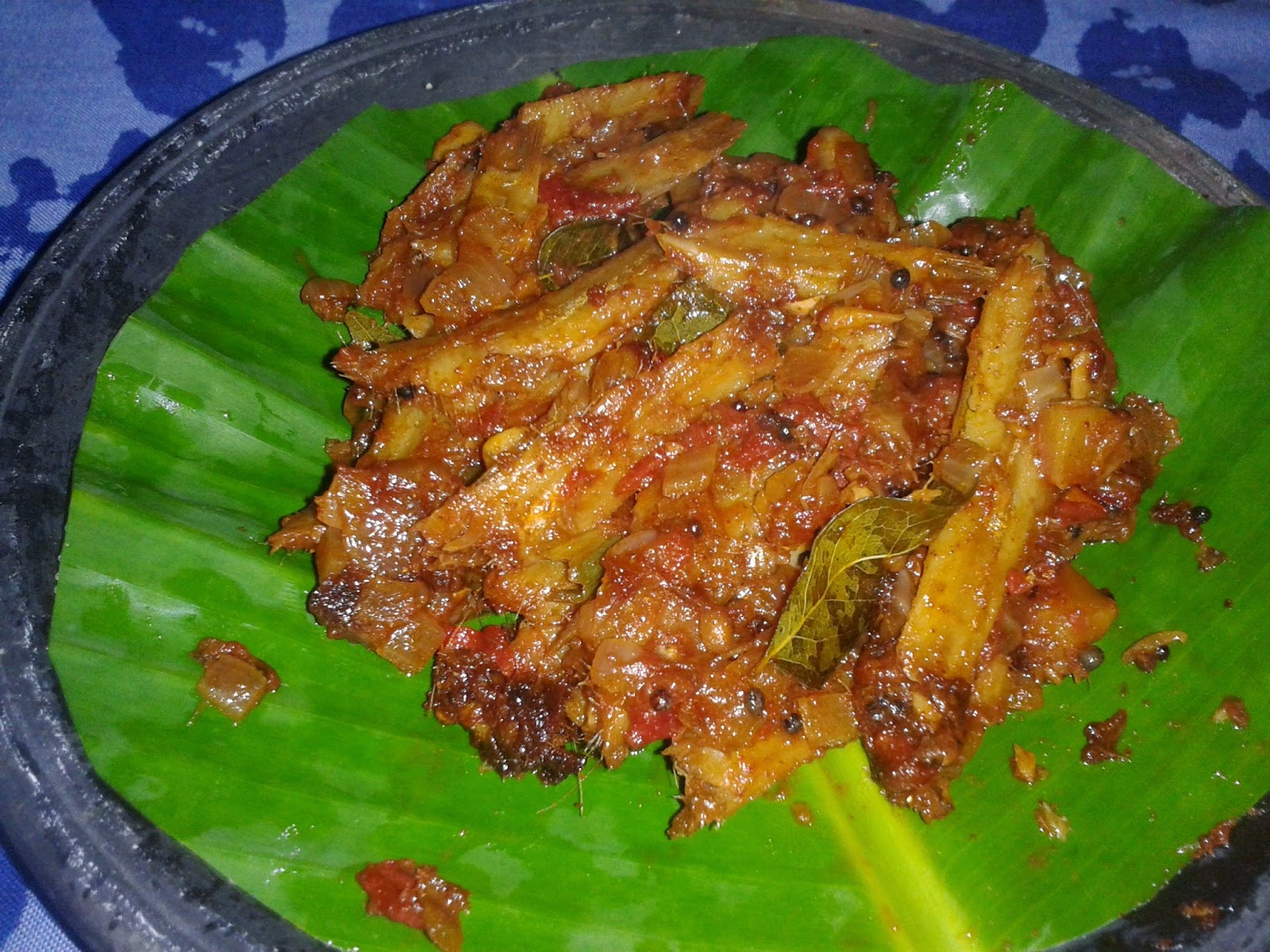 BananaLeaf Recipes: Dry fish Recipe/ Karuvaddu thokku