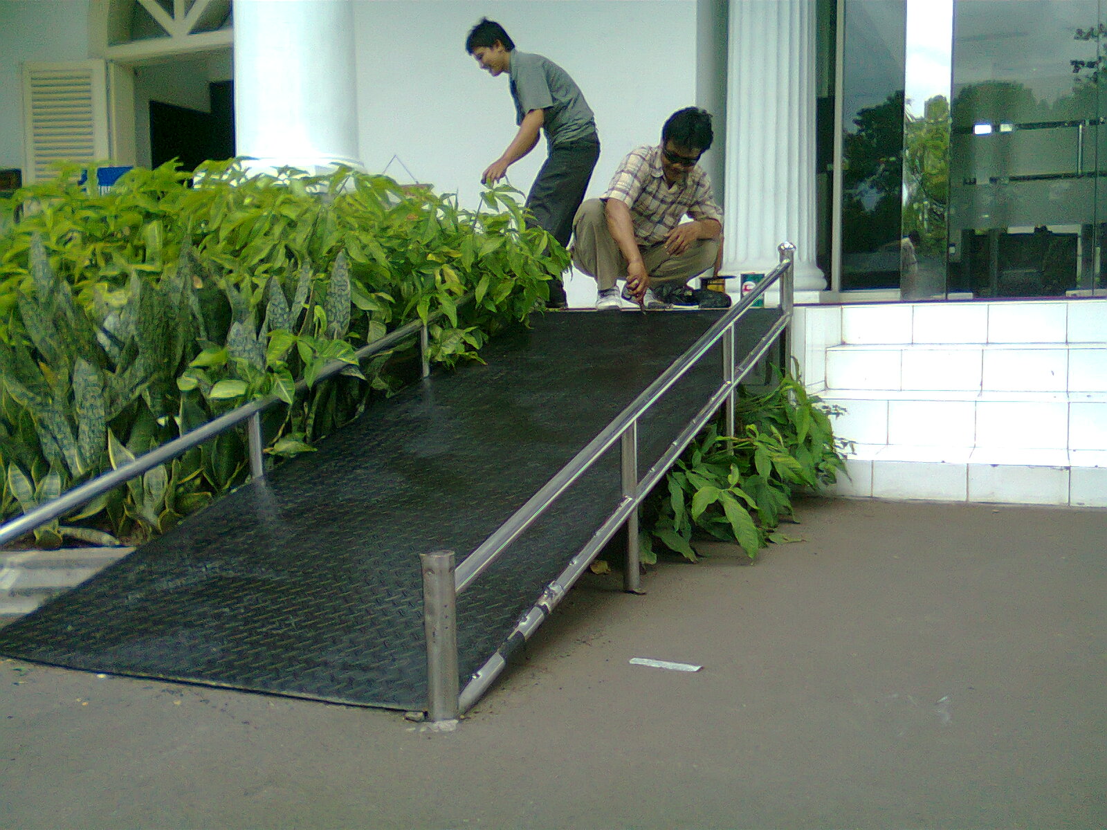 "STAINLESS STEEL & BESI": Tangga Lantai