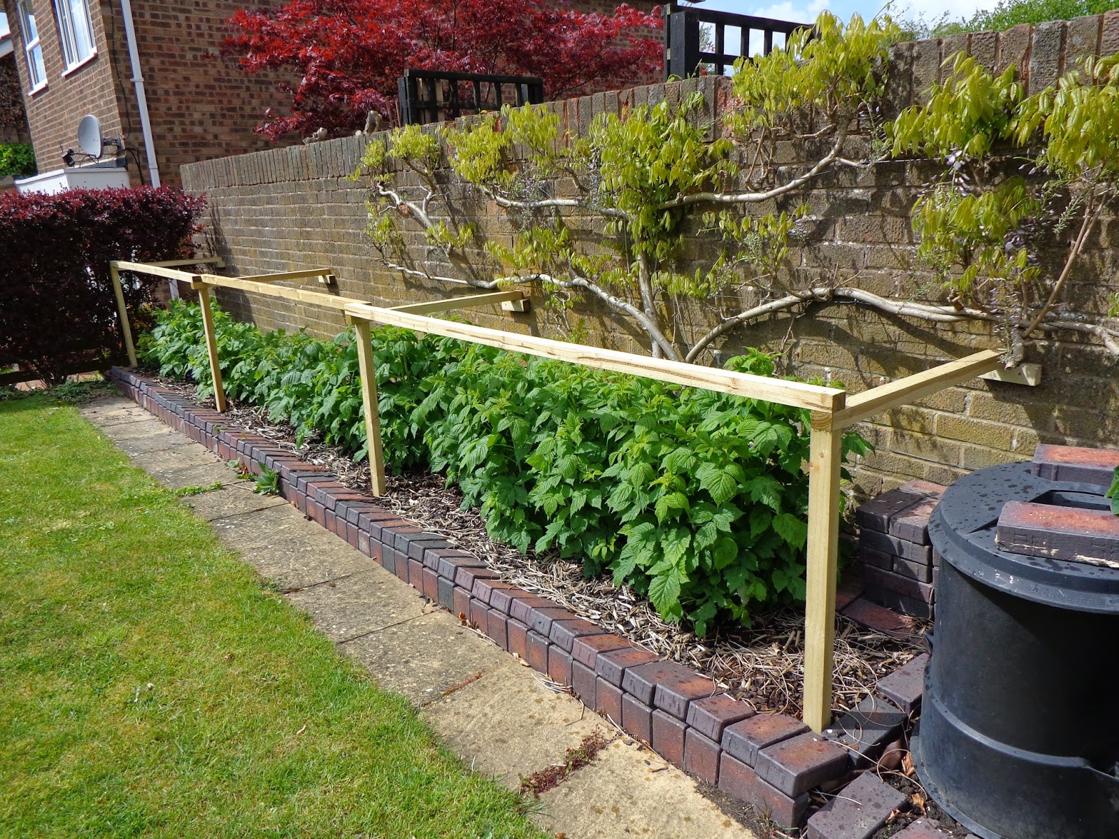 Dianashappyroom.blogspot.com: The Raspberry Frame