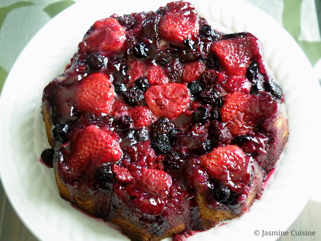 Gâteau renversé aux fruits des champs - Jasmine Cuisine