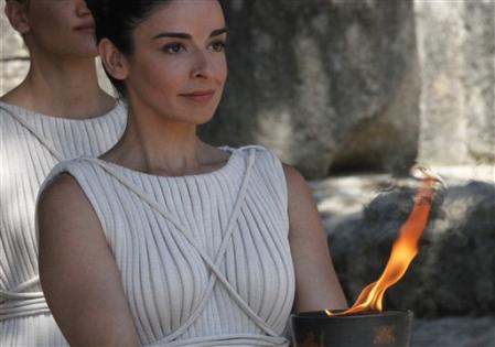 ΕΝΝΕΑ ΕΤΗ ΦΩΤΟΣ: ΑΝΑΨΕ Η ΟΛΥΜΠΙΑΚΗ ΦΛΟΓΑ ΣΤΗΝ ΑΡΧΑΙΑ ΟΛΥΜΠΙΑ (ΒΙΝΤΕΟ)