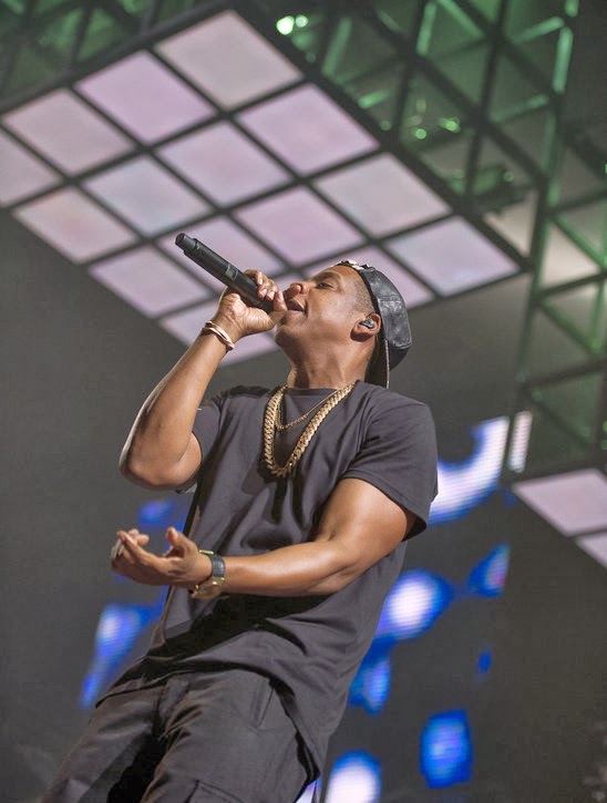 VIEW PHOTOS OF JAY Z PERFORMING LIVE IN CONCERT AT HIS MAGNA CARTER ...