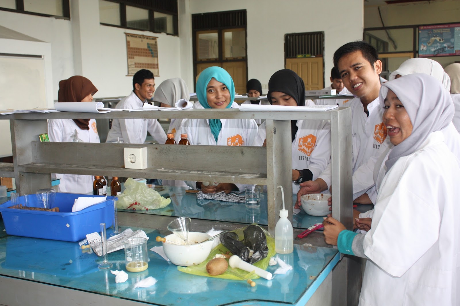 Tumbuhan Obat dan Sains: Kegiatan di Laboratorium Kimia UNP