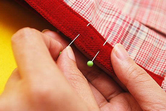 HOUSEWIVES: HOW TO SEW A BUTTON HOLE