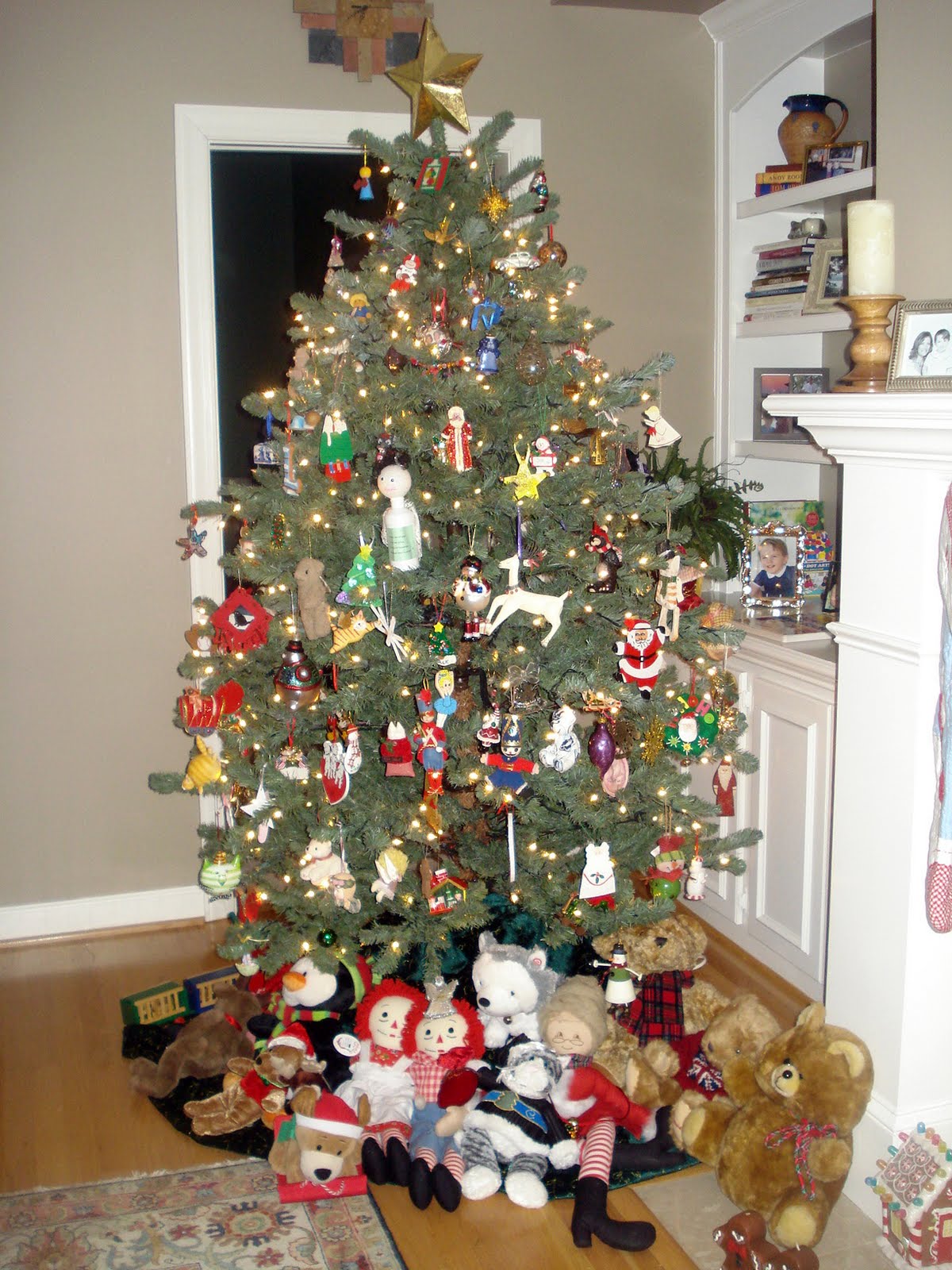 Miss Janice: 2011 Parade of Christmas Trees, Part 1