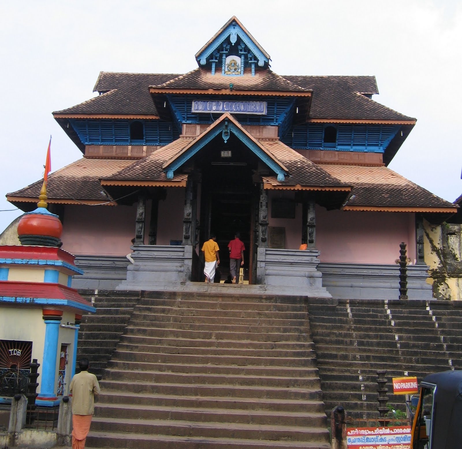 Captivating Aranmula Parthasarathy Temple, Aranmula, Kerala - Navrang India