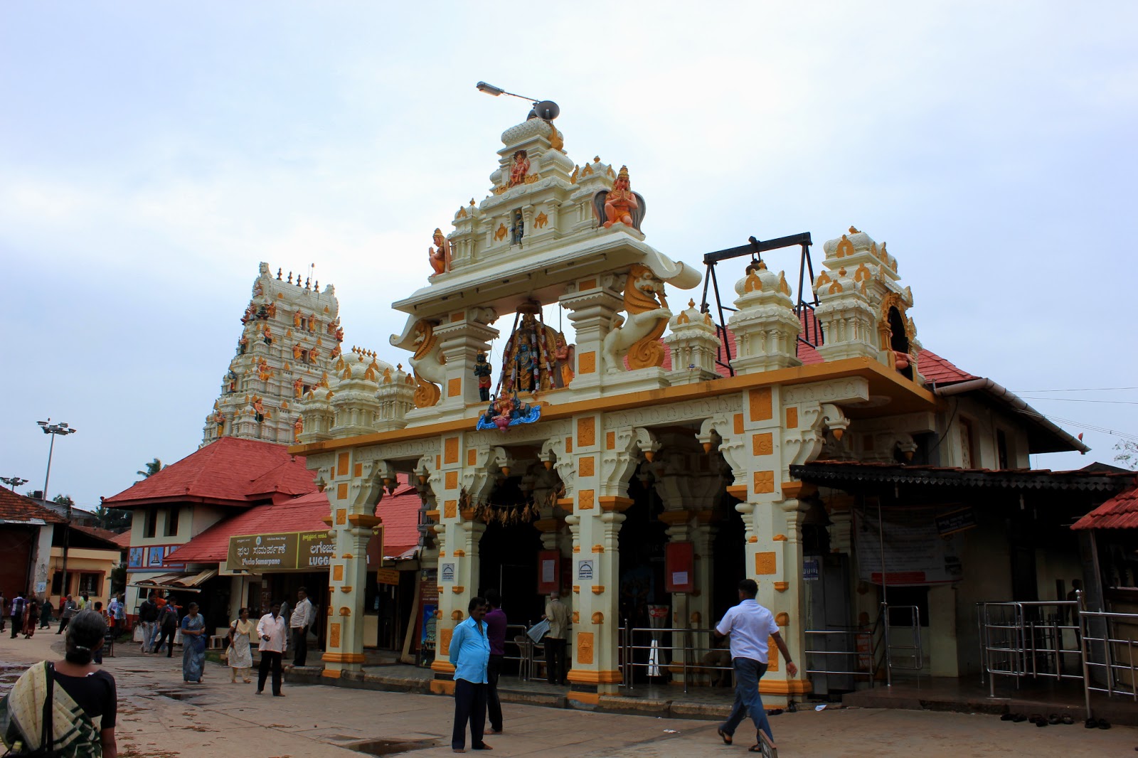 Random Scribbling: Car Street photography around Udupi Sri Krishna Mutt